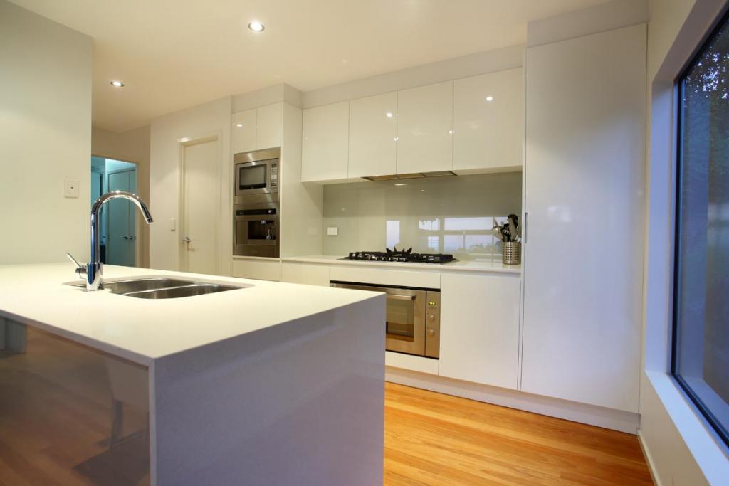 Split-Level-Bench-to-Kitchen – Ryan Designer Homes